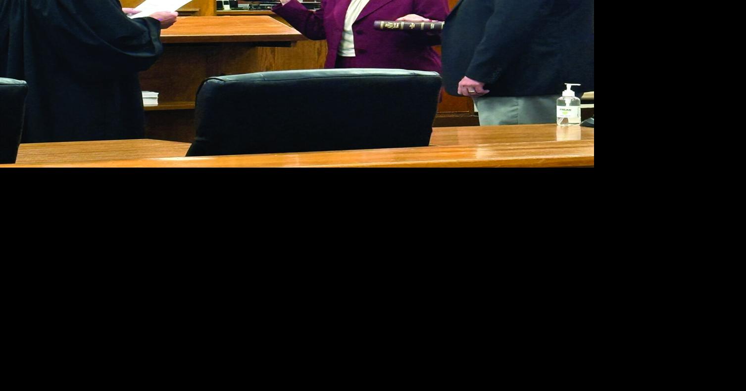 Dee Simms sworn in as new juvenile court judge | News | mymcr.net