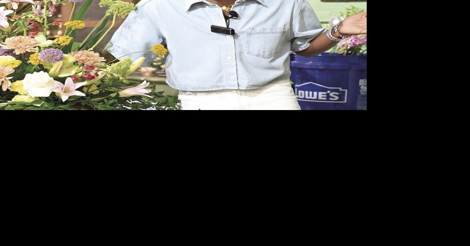 Marshall demonstrates flower techniques at Forsyth Antiques | News ...