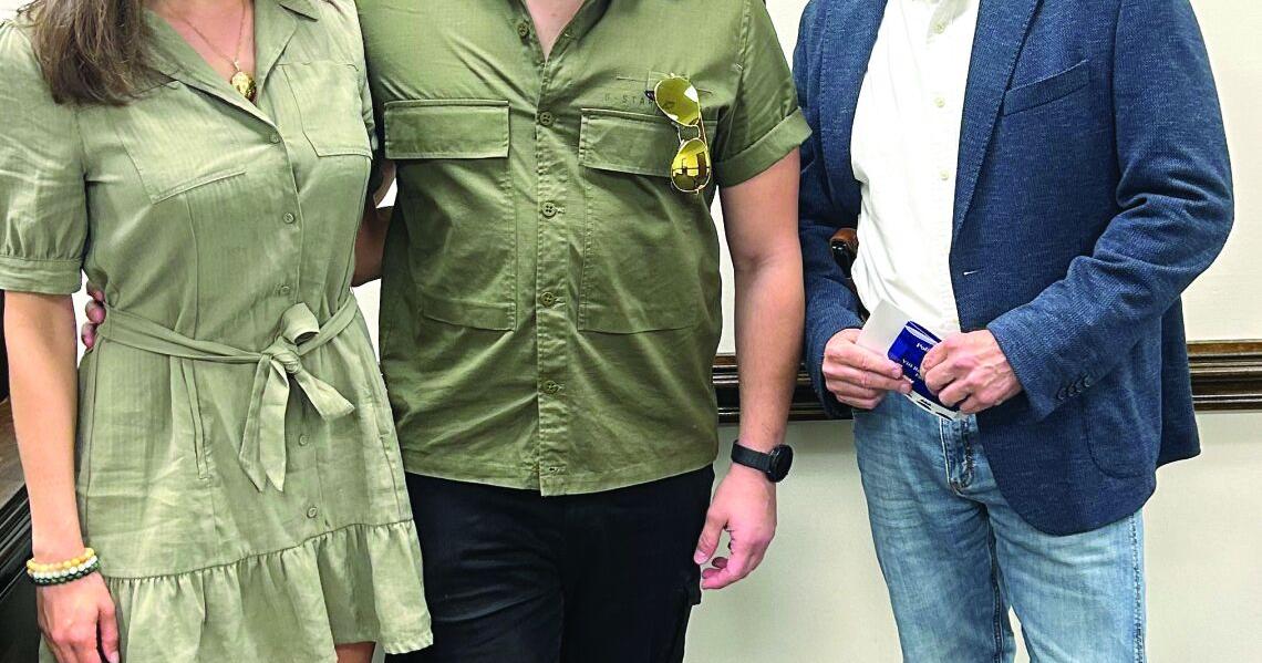 Italian SWAT team officer swaps patches with Freeman | News | mymcr.net