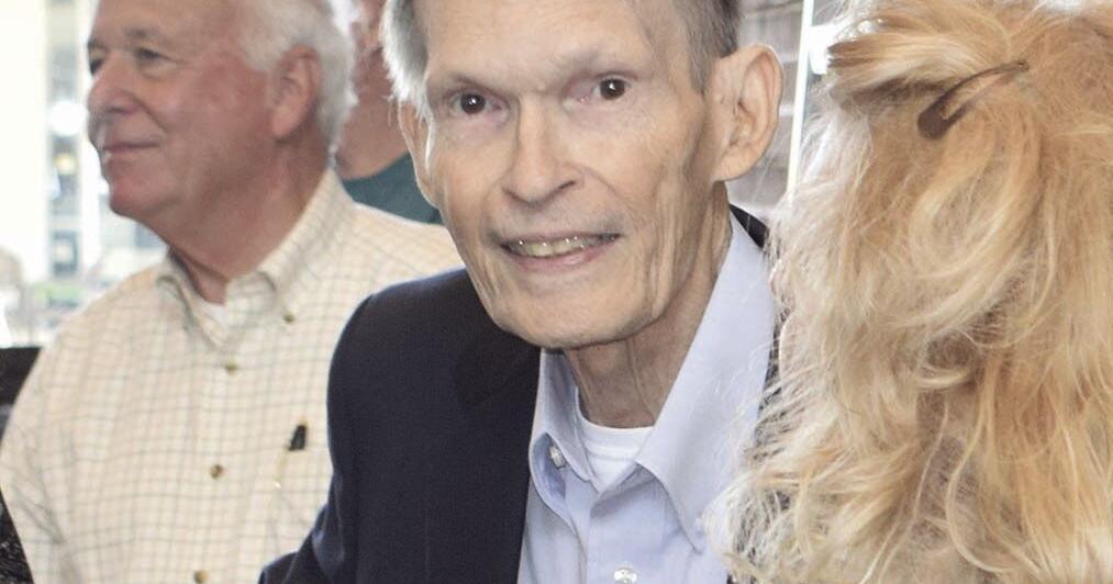 Forsyth salutes long-time attorney | News | mymcr.net