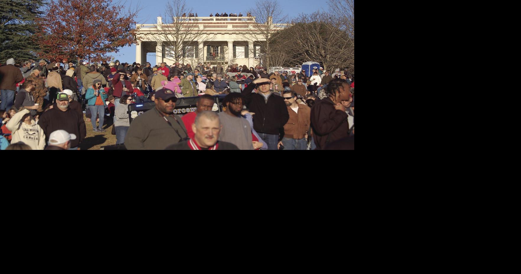 Thanks Lester: Rose Hill crowd enjoys implosion | News | mymcr.net