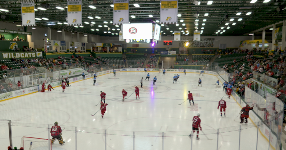 Red Wings Alumni win United Way charity hockey game against local ...