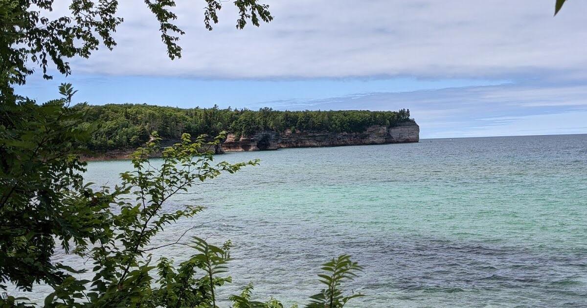 200-foot cliff collapse at Pictured Rocks is no cause for alarm ...