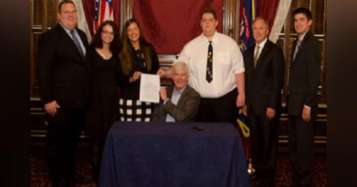 Gov. Snyder signs bill to honor late state Rep. Kivela | Technology ...