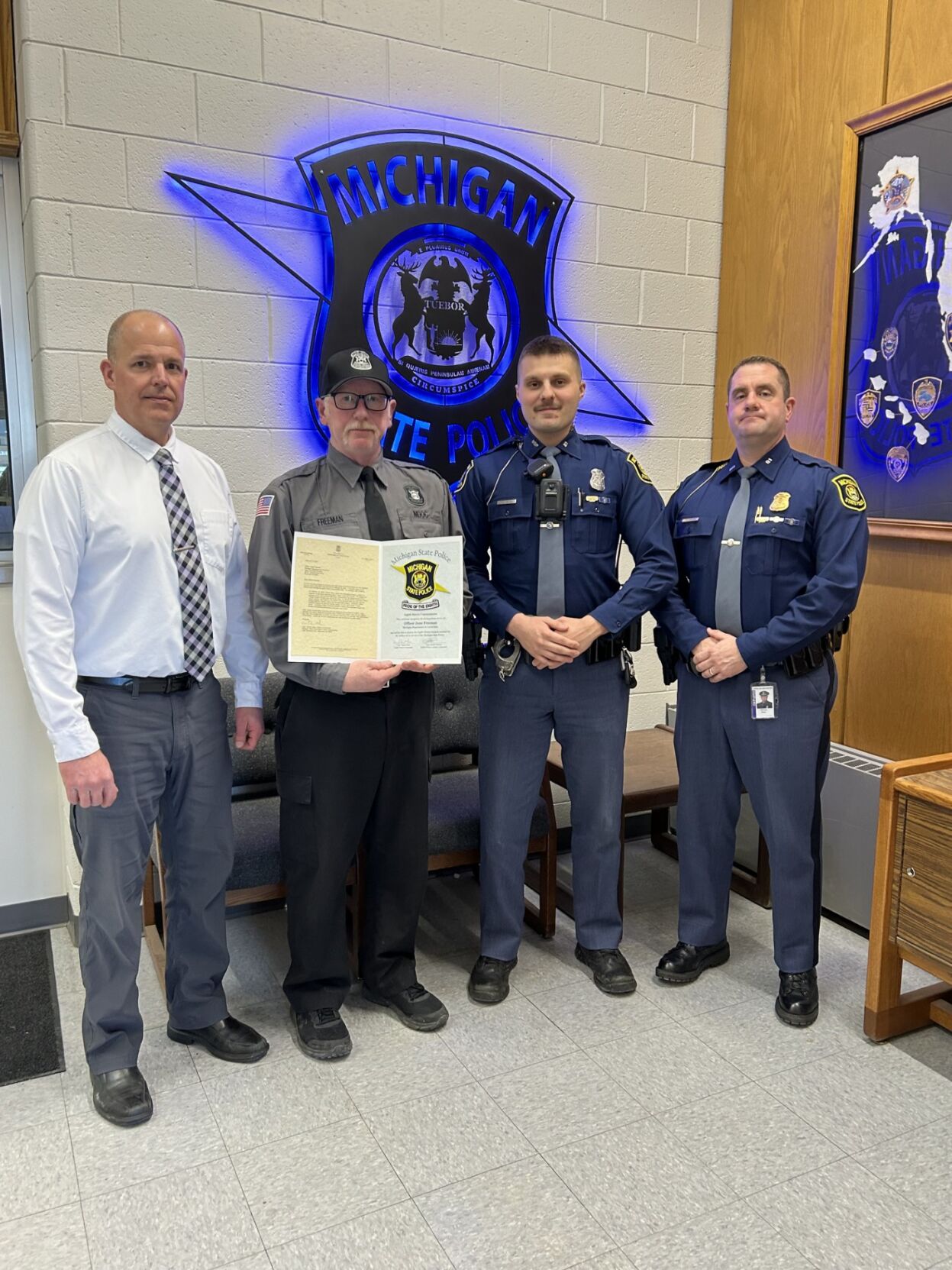 UP corrections officer awarded after assisting MSP trooper while off ...