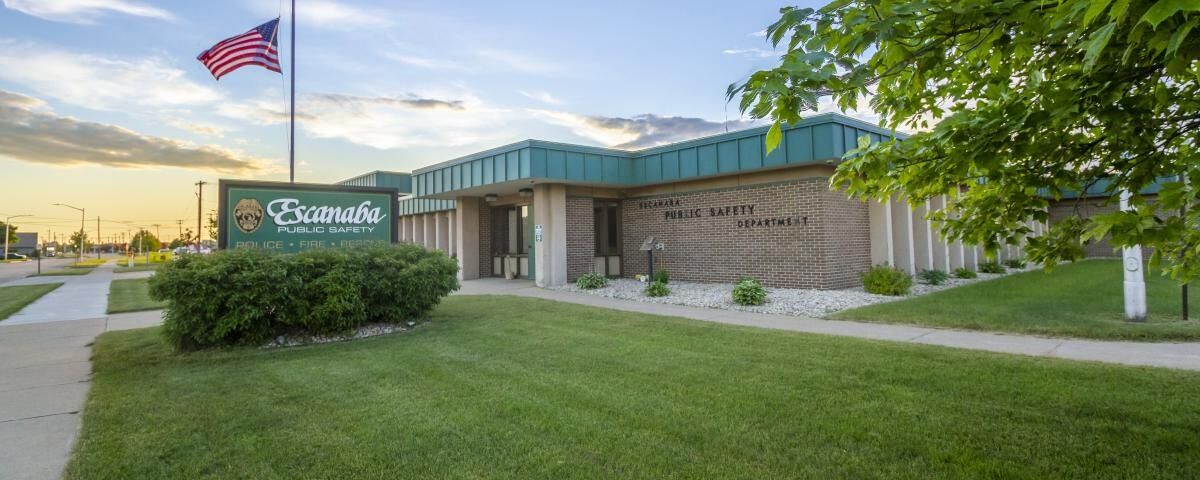 Escanaba stabbing leaves victim hospitalized, suspect in custody | News ...