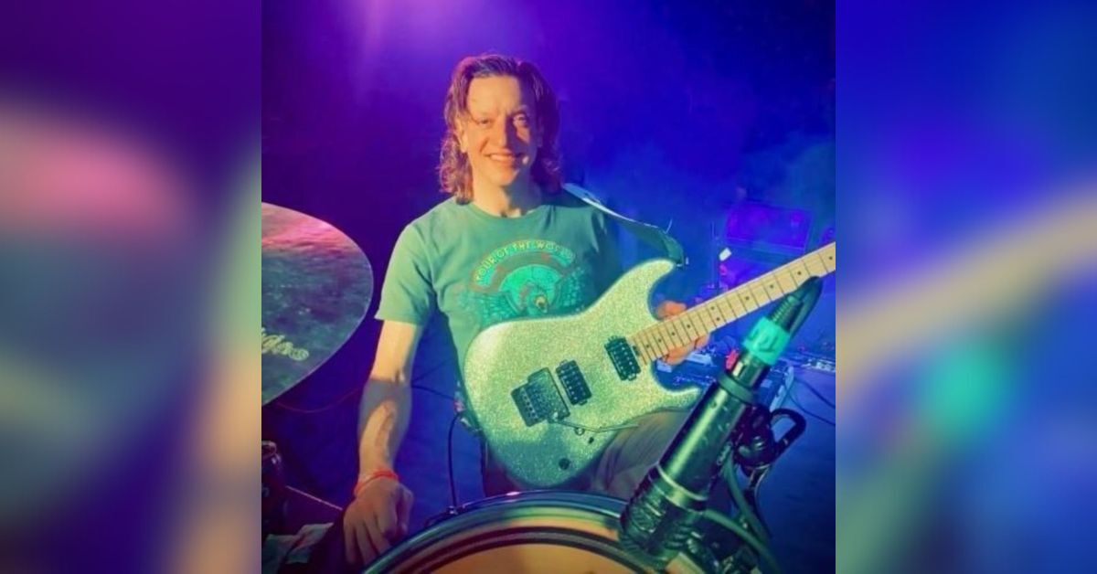 USPS fleet, police honor late mailman with procession through Iron ...