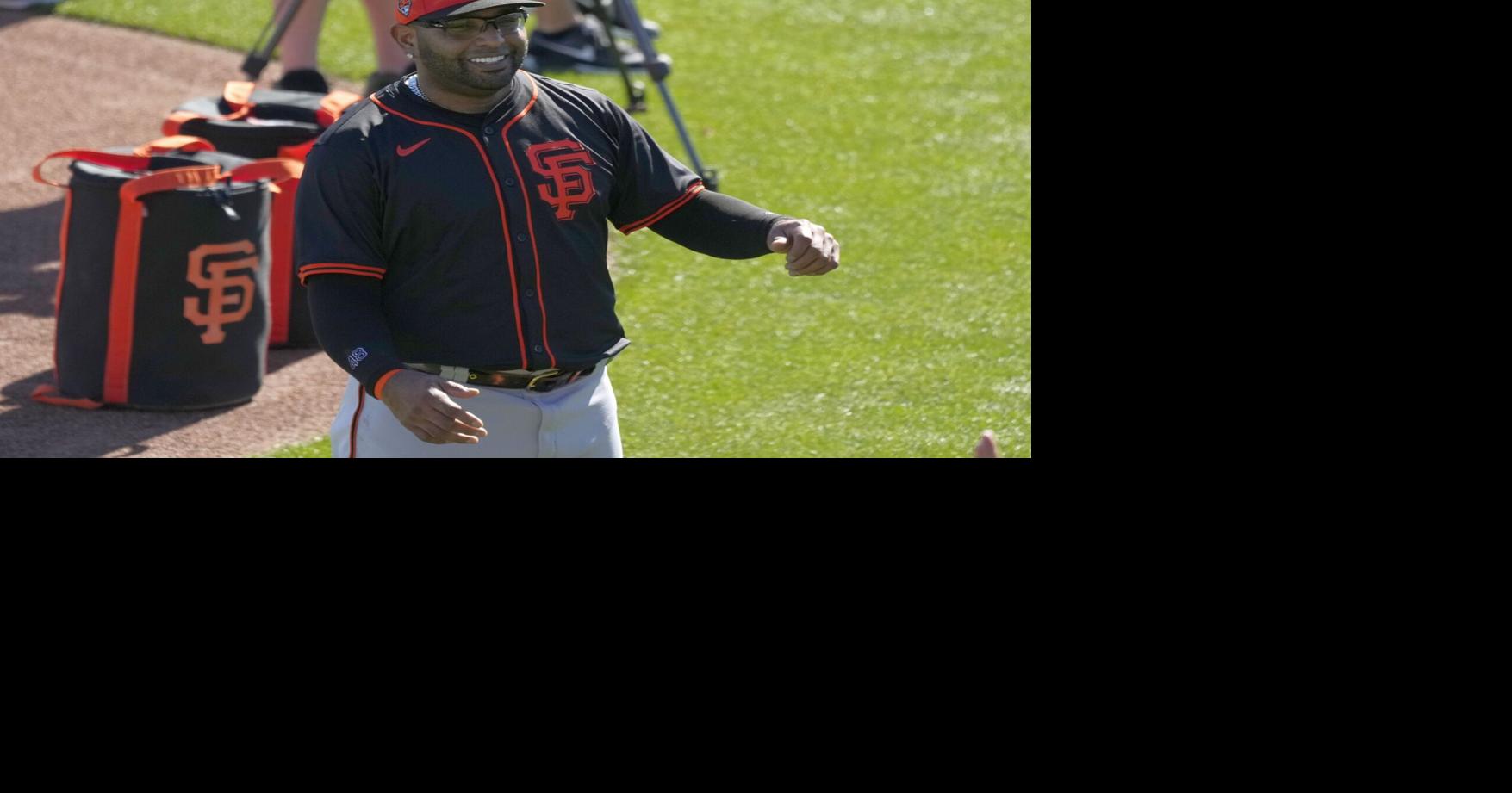 MLB: Sandoval returning to Giants on minor league deal as he attempts to make a comeback