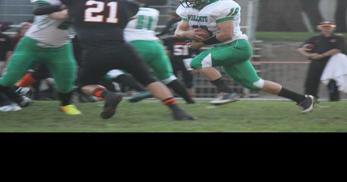 Dylan Alvarado establishes rushing record in Friday win