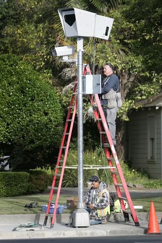 Red-light cameras to return to Jefferson and First