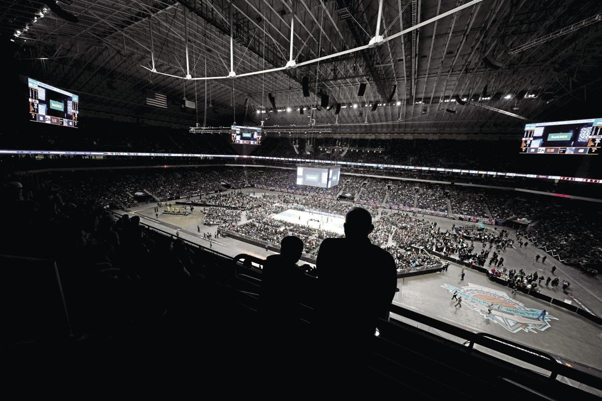 Largest crowd ever watches Warriors’ rout