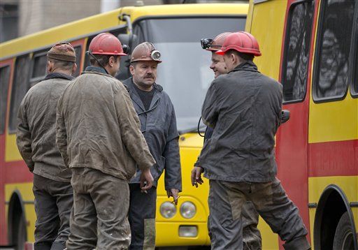 Coal mine blast in eastern Ukraine kills 1, traps dozens