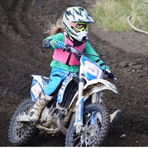 born-a-dirt-biker-s-daughter-dad-13-year-old-qualify-for-motocross