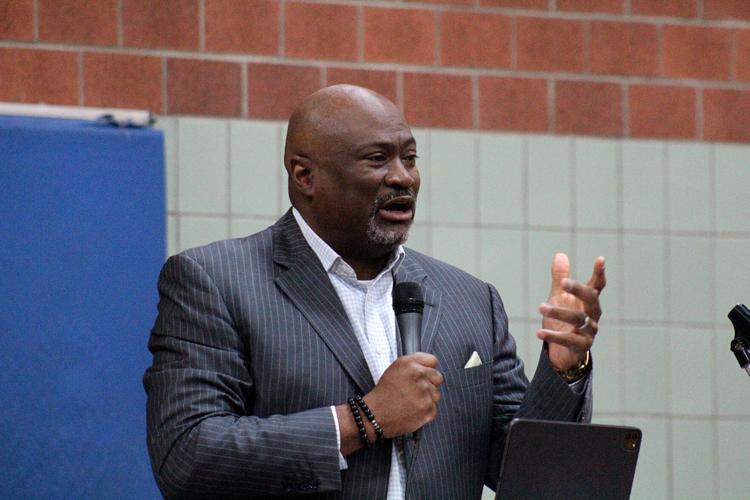 Young urges 'keep the main thing the main thing' at Y prayer breakfast ...