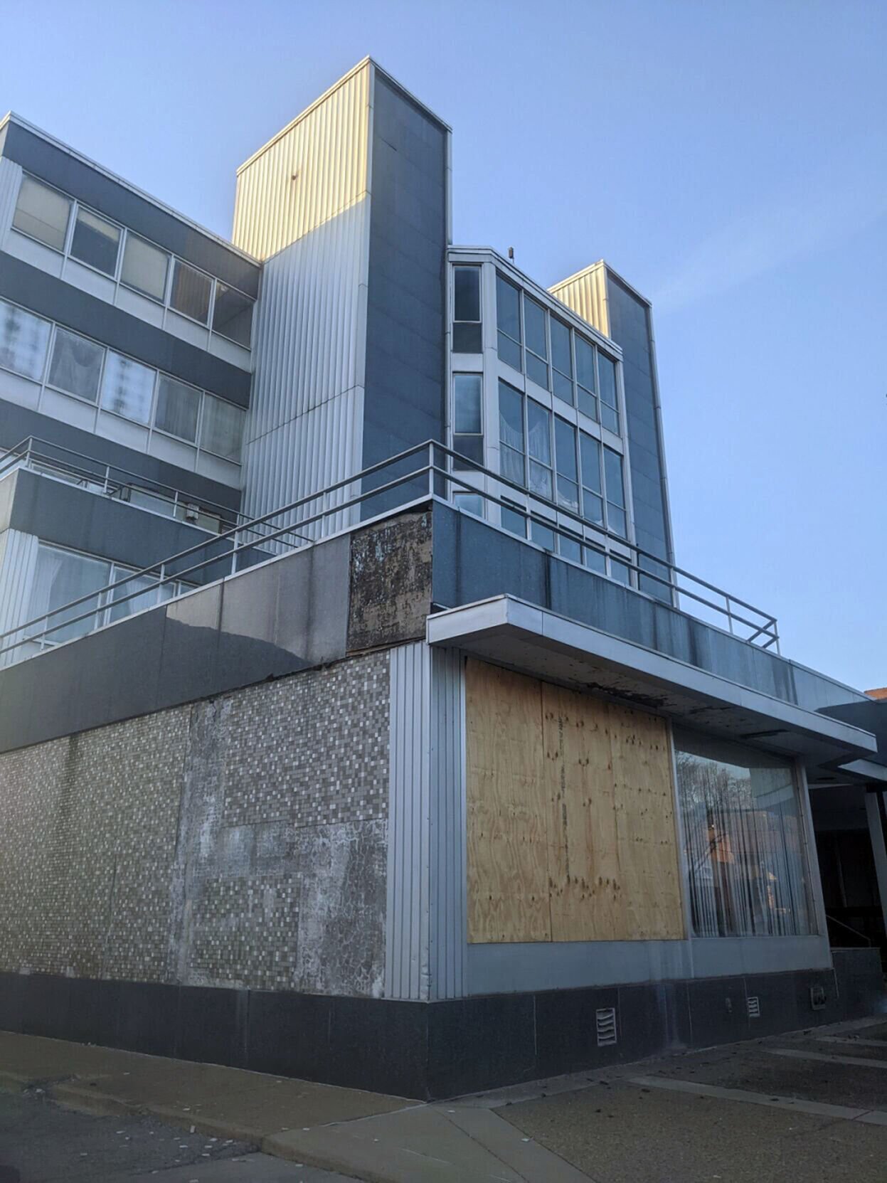 Low bid awarded for FirstMerit building demolition | Local News ...