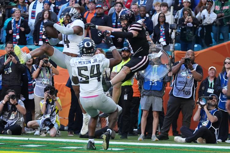 Defense carries the day for Oregon, as Ducks move into CFP semifinals ...