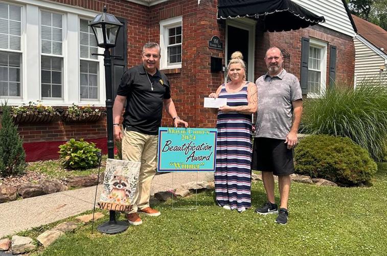 Court awards beautification awards | Lifestyles | ncnewsonline.com