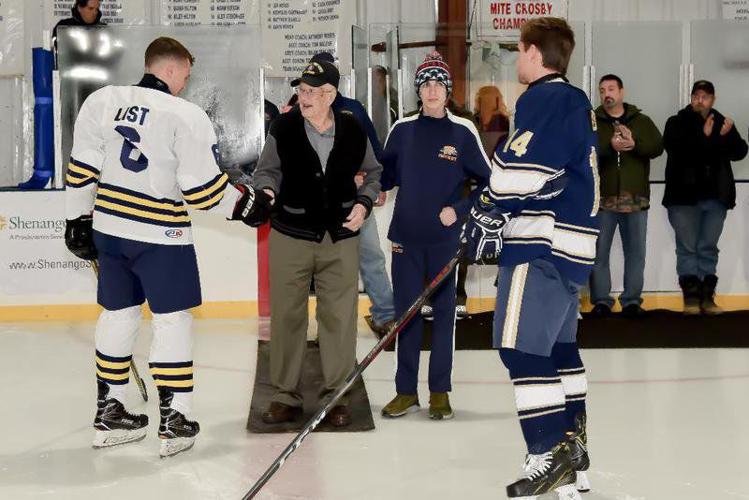 Wilmington hockey team honors vets | Local Sports | ncnewsonline.com