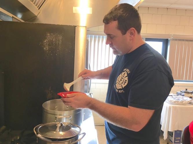 Mom of deceased teen 'gives back' by preparing Christmas dinner | Local ...