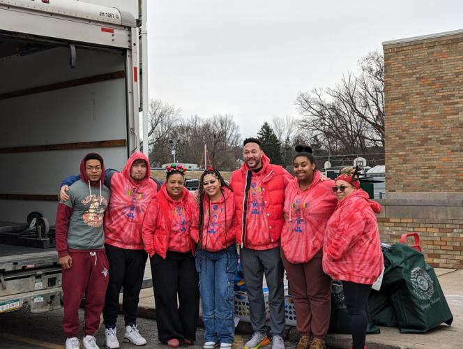 Charlie Batch Foundation delivers holiday cheer to Canes families ...