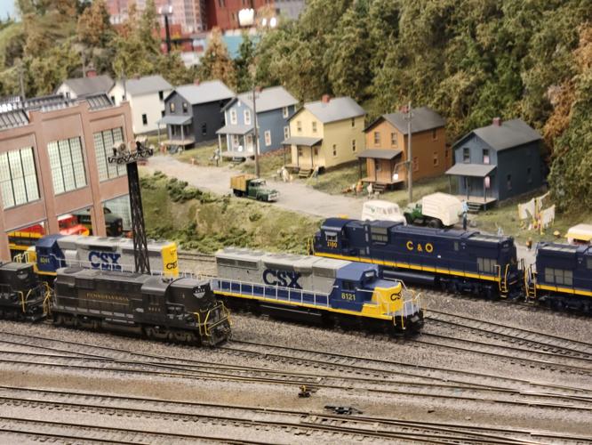 Cruisin': Youngstown model train displays a holiday tradition for 37 ...