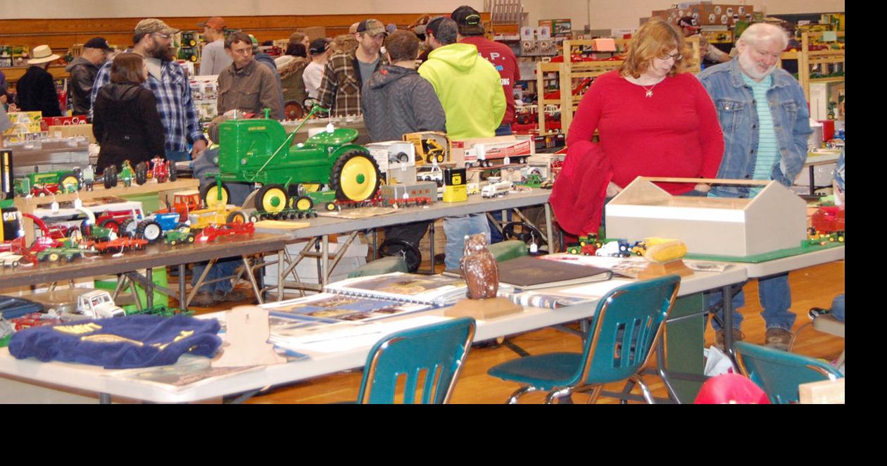 Crowds plow through growing farm toy show | News | ncnewsonline.com