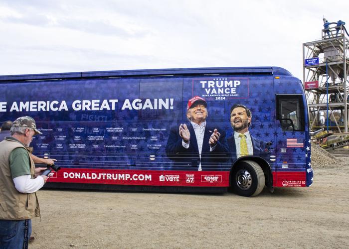 Trump bus tour implores Republicans to vote early | Local News ...