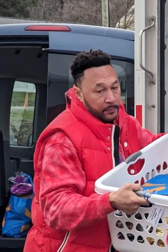 Charlie Batch Foundation delivers holiday cheer to Canes families ...
