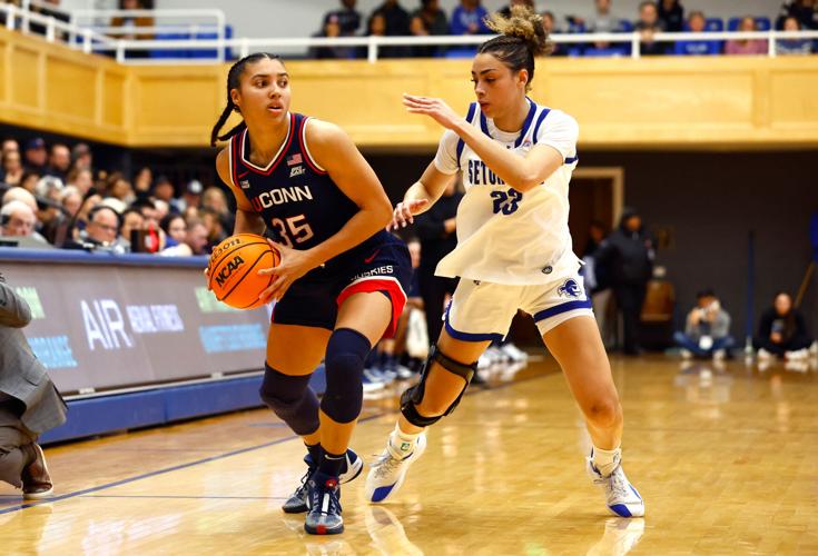 No. 1 UConn beats Seton Hall 92-52 for its 43rd straight win over the ...