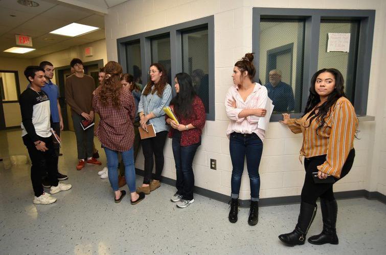 'Jail class': College students, inmates learning together | Local News ...