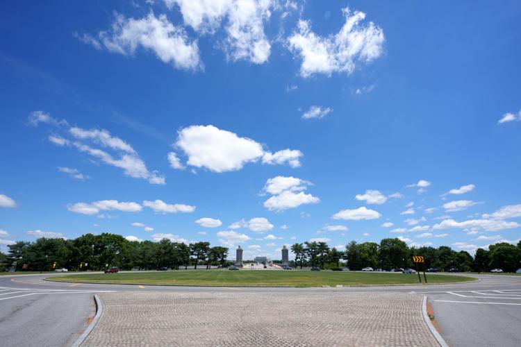 Key federal agency approves the design plan for Trump's Washington arch ...