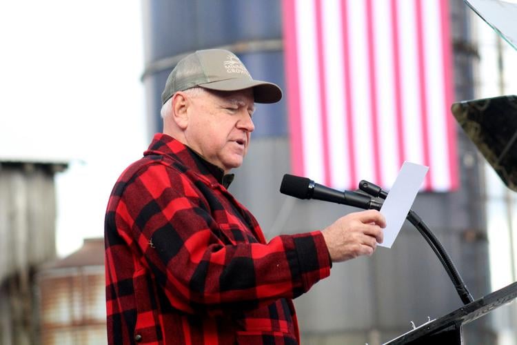 Walz pitches rural voters during Volant farm stop | Local News ...