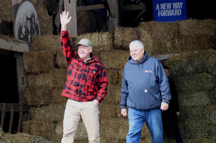 Walz pitches rural voters during Volant farm stop | Local News ...