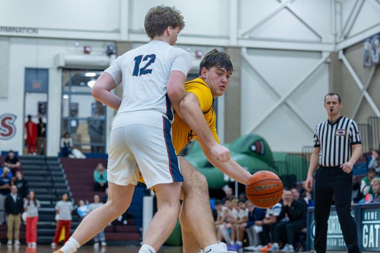 PHOTO: Jordan Castor Reaches 1,000, Lifts Gators past Monarchs ...