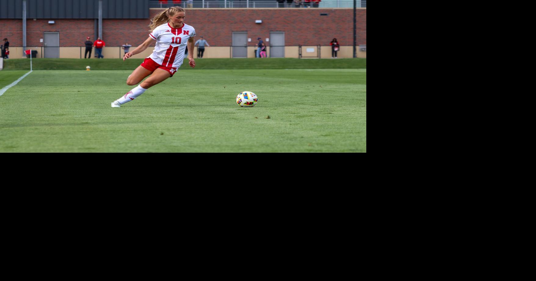 PHOTO: Raabe returns as Huskers beat Wyoming 2-0 at the Husker Games ...