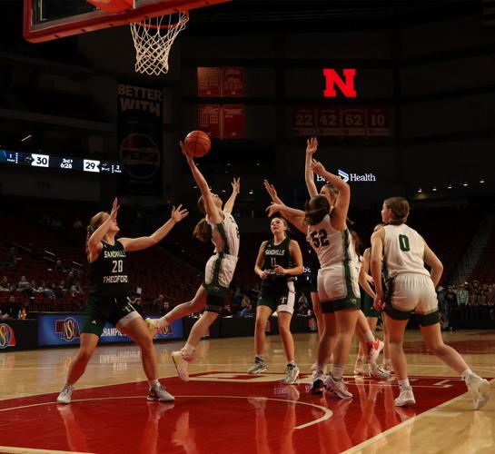 PHOTO: Balanced scoring leads Howells-Dodge to upset win | Unlimited ...