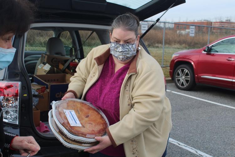 Oberle Elementary distributes holiday meals to families in need | News ...