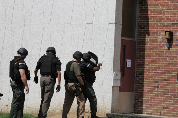 Police use empty dorm for SWAT training exercise | News ...