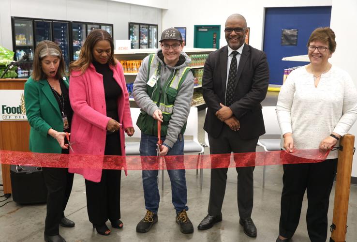 With a grocery store feel, renovated Food Bank pantry ‘restores dignity ...