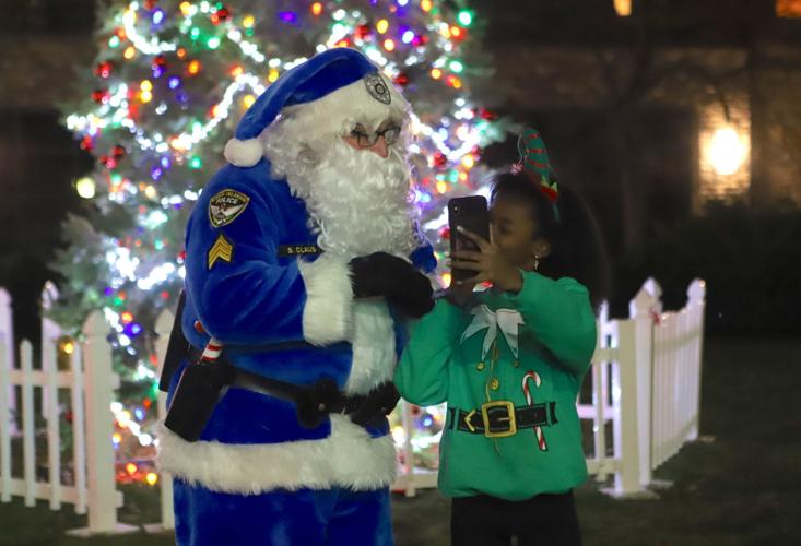 Newark cops, Santa hand out presents to local kids | News ...