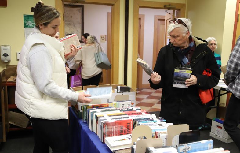 Newark Free Library book sale draws a crowd | News | newarkpostonline.com