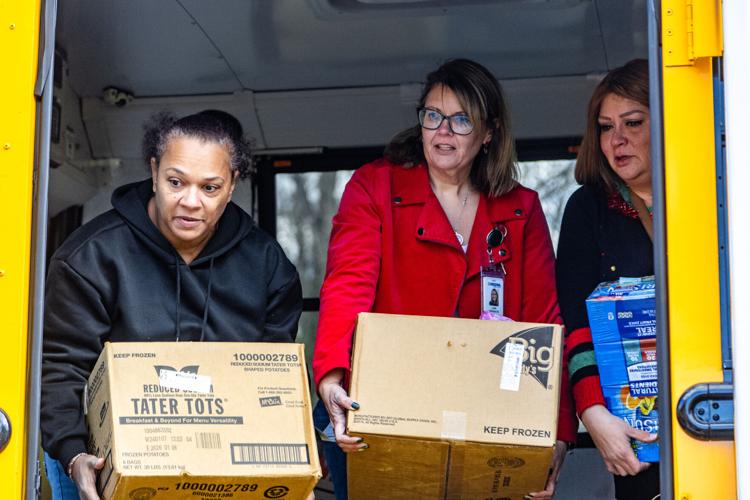 Christina schools ‘fill the bus’ for Newark Area Welfare Committee food ...