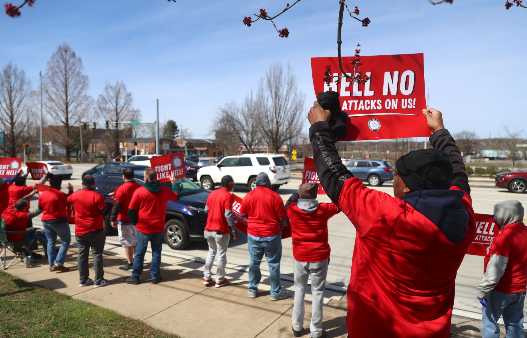 Postal workers rally in Newark against potential privatization of mail ...
