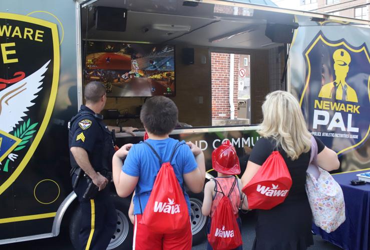 Newarkers, first responders bond at National Night Out | News Gallery ...