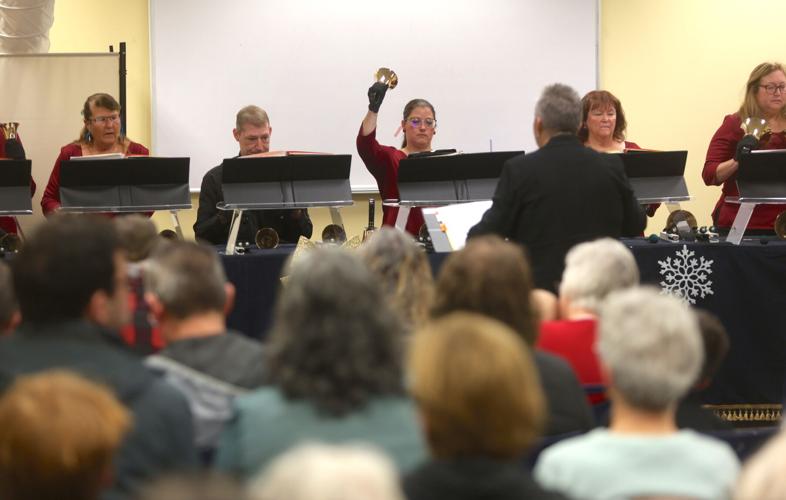 Newark bell choir rings in the holiday season | News | newarkpostonline.com