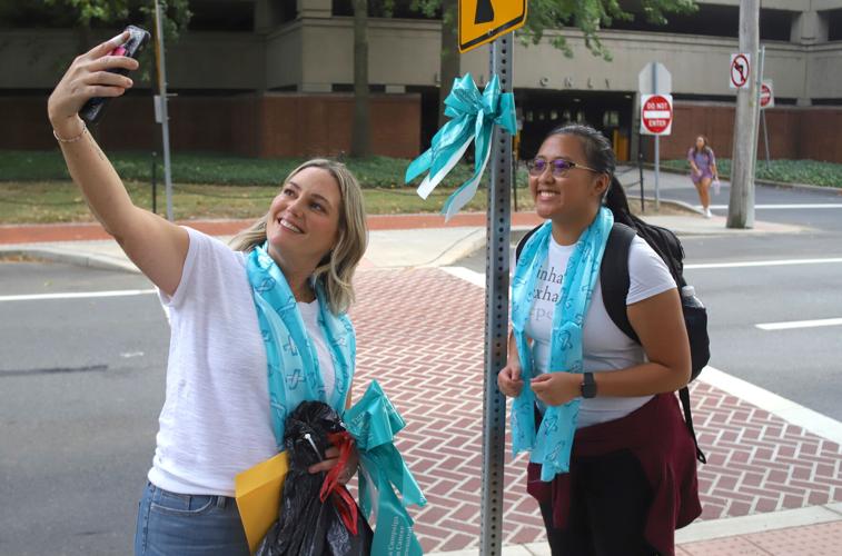 Volunteers 'turn the town teal' for ovarian cancer awareness | News ...