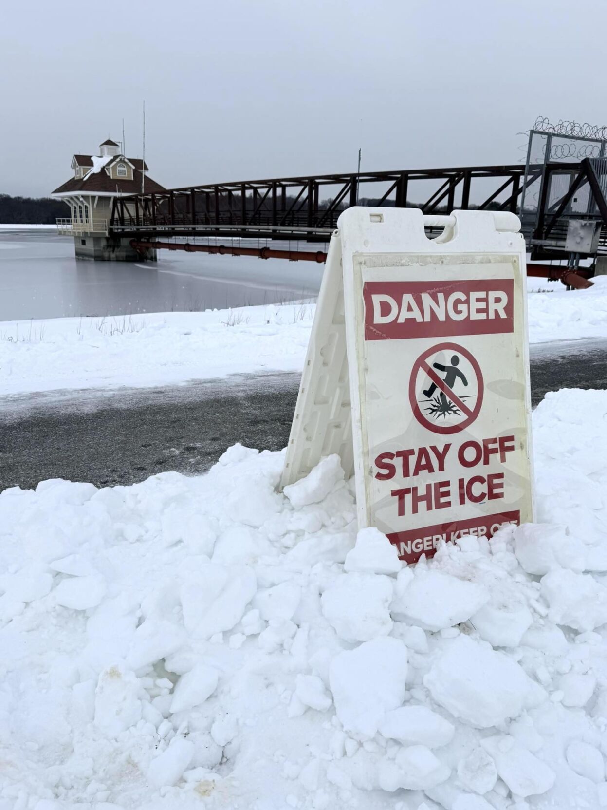 ‘Extremely dangerous’: Newark warns against stepping onto reservoir ice ...