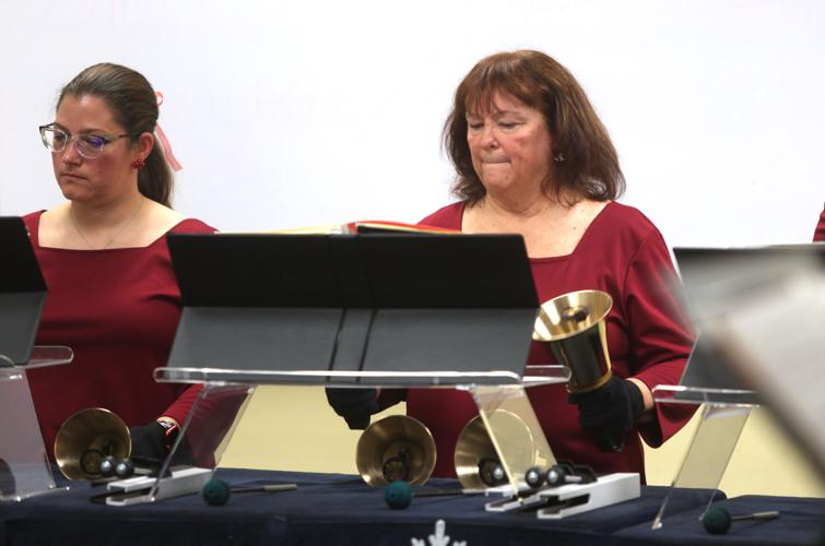 Newark bell choir rings in the holiday season | News | newarkpostonline.com