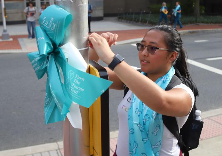 Volunteers 'turn the town teal' for ovarian cancer awareness | News ...