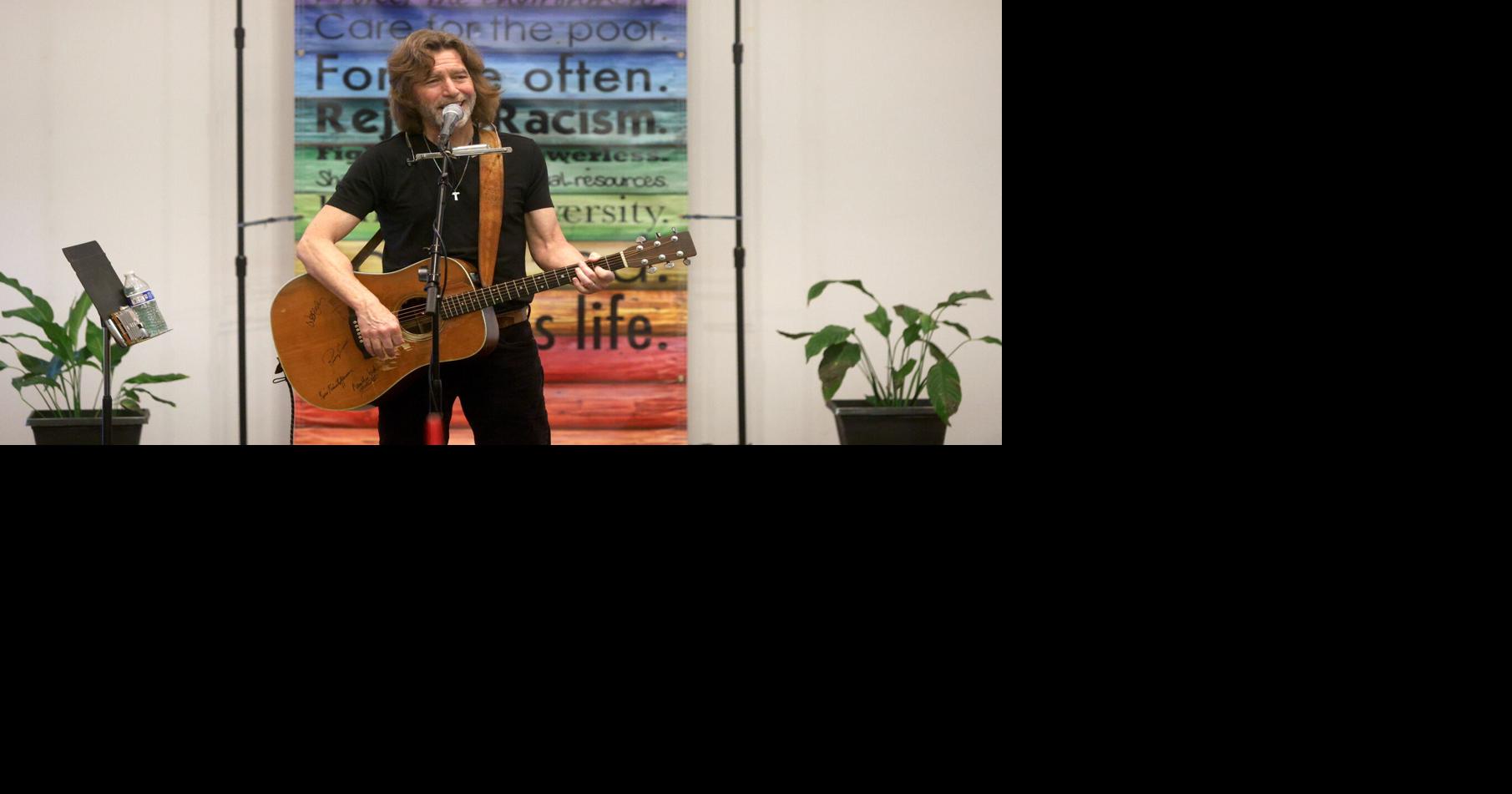 Singer-songwriter John Flynn performs benefit show in Newark to raise ...